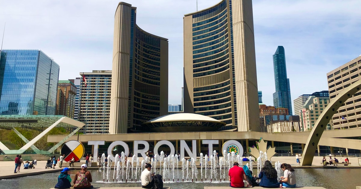 Downtown Toronto: Public Art and Architecture | GetYourGuide