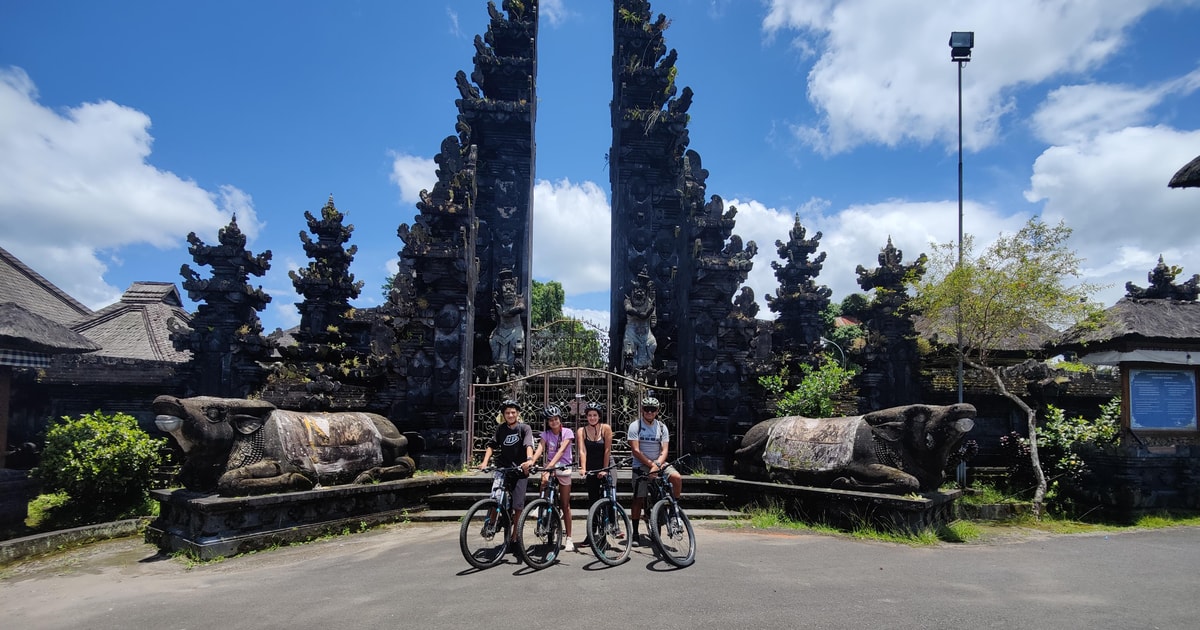 Ubud: Stara duchowa wioska i wiejskie życie - wycieczka rowerowa ...