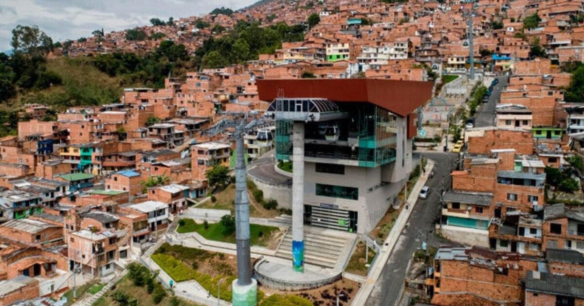 Tour por Medellín: Pablo Escobar y la Comuna 13 | GetYourGuide