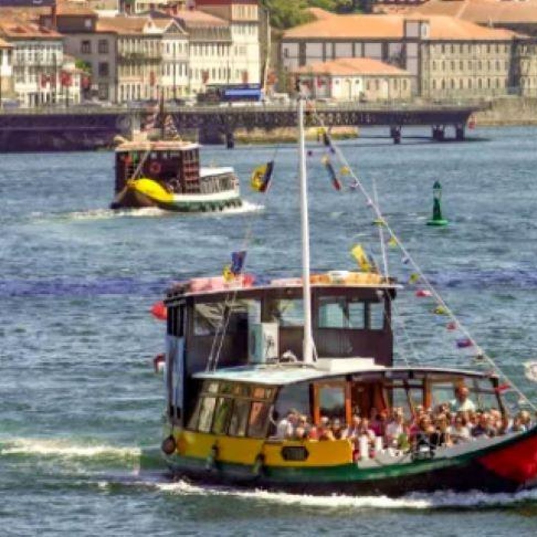 Porto: tour storico e street art a piedi + crociera o cantine del vino ...