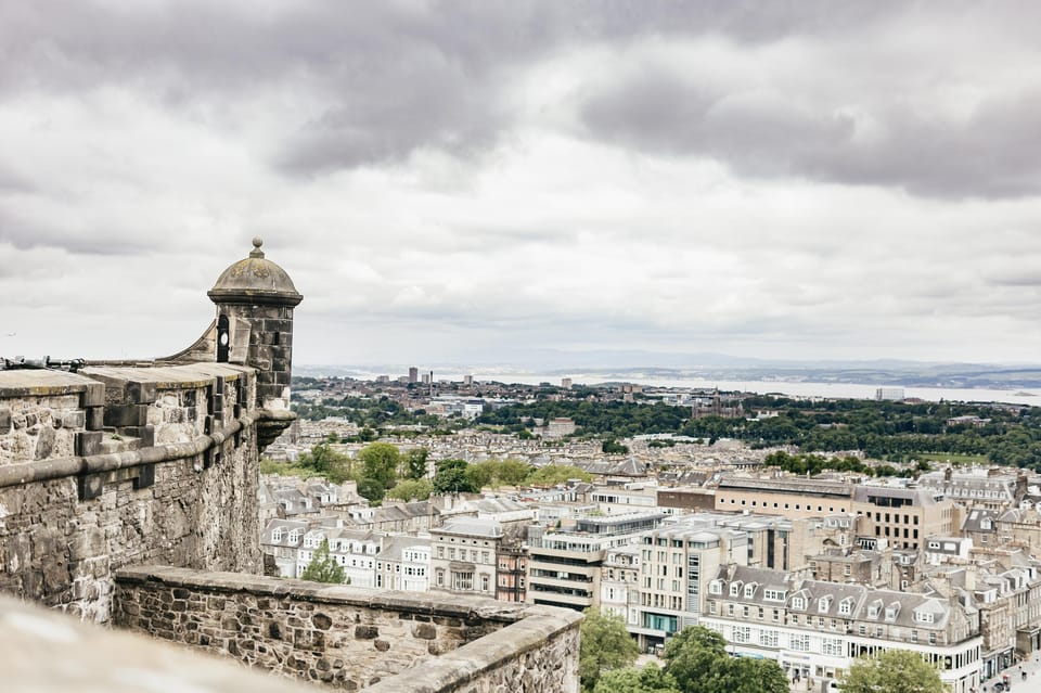 Edinburgh Castle: Highlights Tour with Tickets, Map & Guide | GetYourGuide