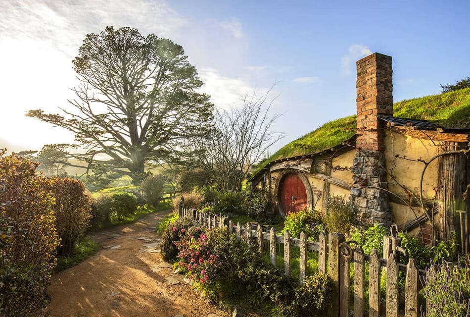 LOTR Tour) Hobbiton Village with Blue Spring | GetYourGuide
