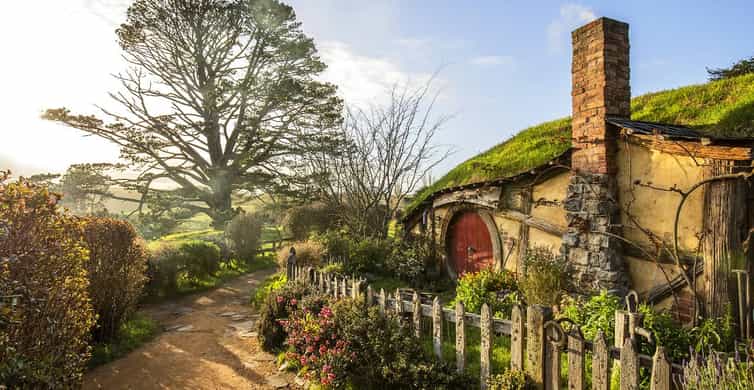 LOTR Tour) Hobbiton Village with Blue Spring | GetYourGuide
