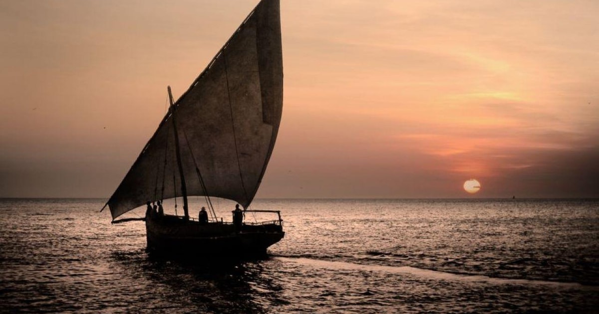 Zanzibar: Crociera in Dhow al tramonto da Stone Town | GetYourGuide