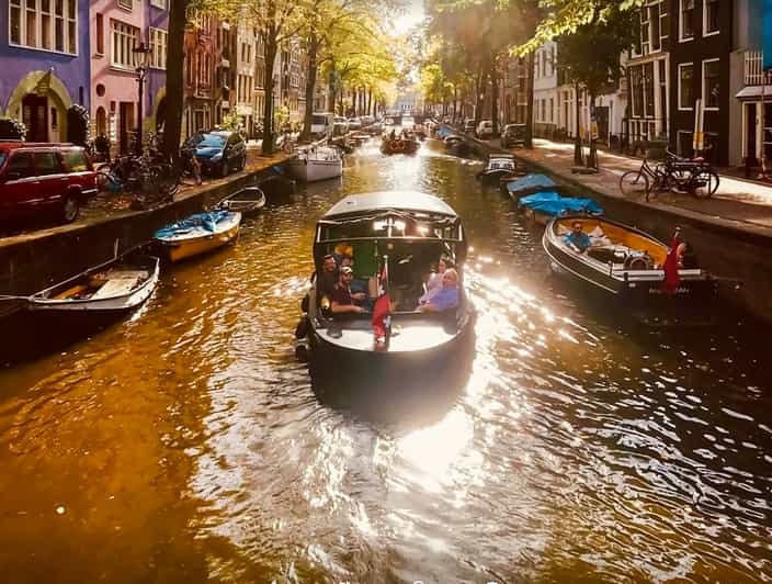 Amsterdam: Smoke and Lounge City Boat Cruise | GetYourGuide