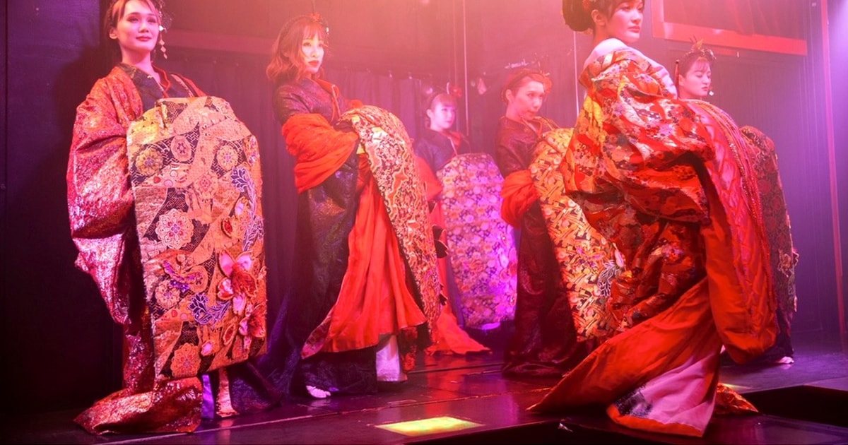 Tokyo: Enjoy a Japanese-style cabaret show in Ginza! | GetYourGuide