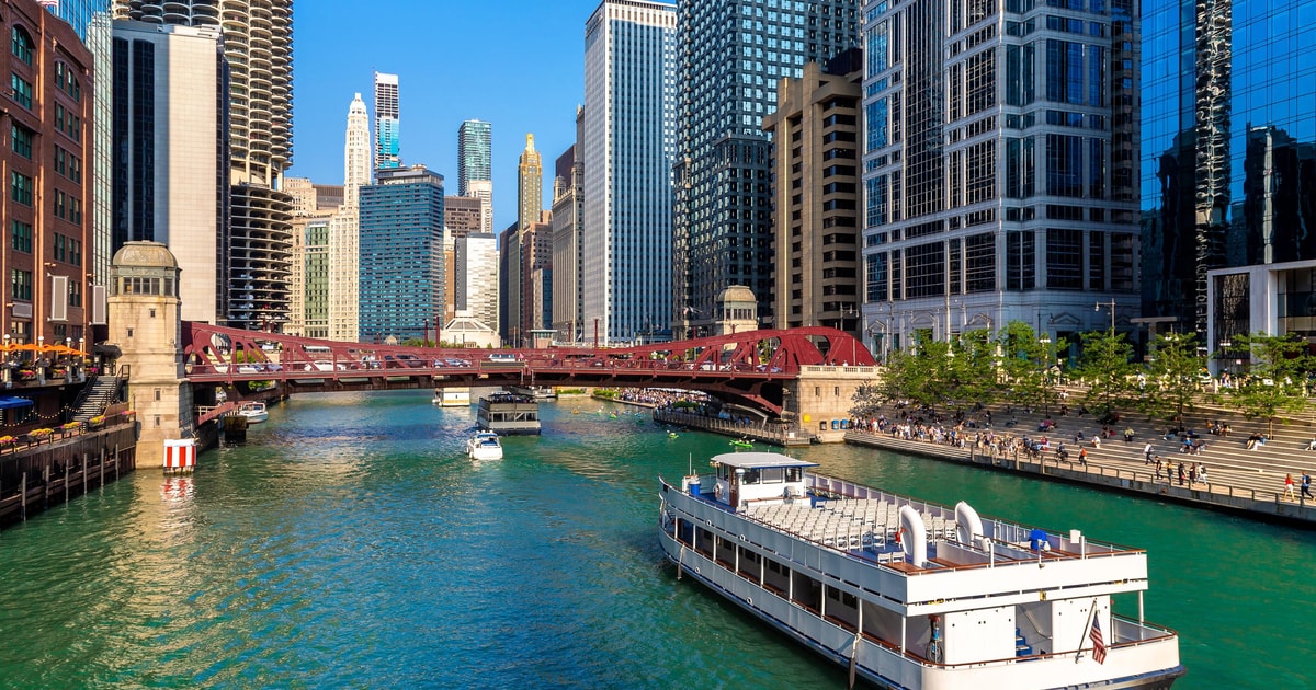 Chicago: Small Group Walking Tour with Skydeck and Boat | GetYourGuide