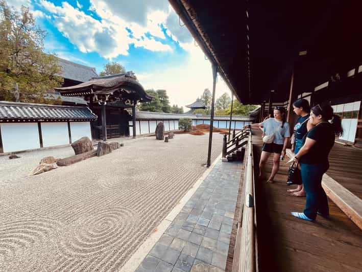 Kioto: Recorrido en E-Bike por el Santuario de Fushimi Inari y el ...