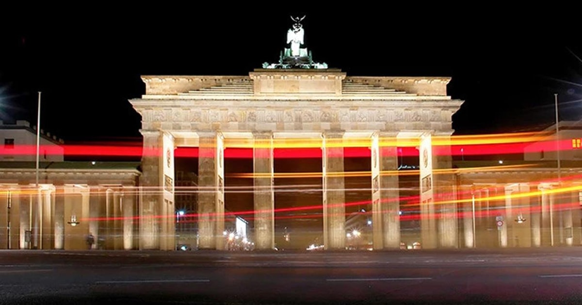 Berlin: Tour of Lights with Photo Stops and Live Guide | GetYourGuide