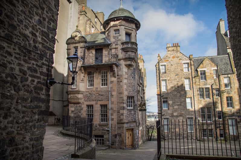 Edinburgh Castle & Royal Mile Walking Tour - Ticket Included | GetYourGuide