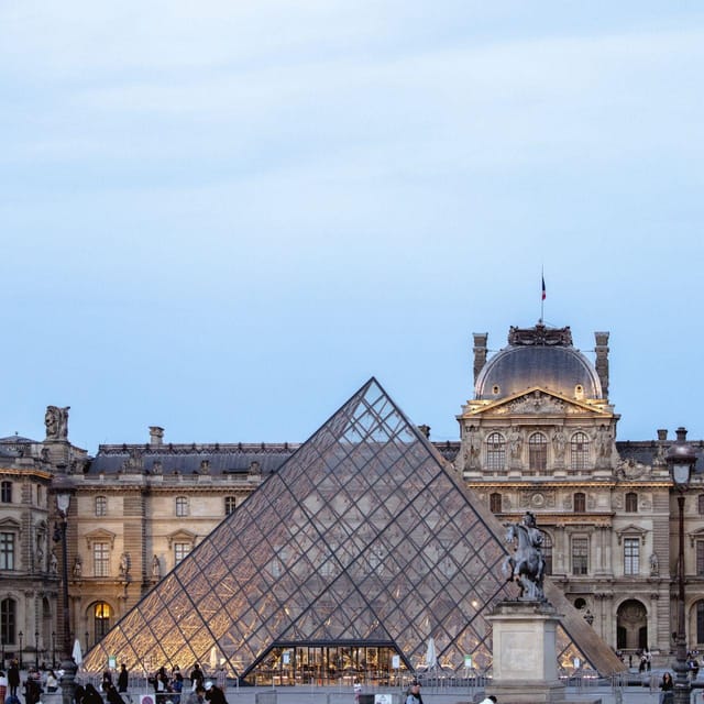 Paris: Sightseeingtur i Paris och guidad tur till Louvren | GetYourGuide