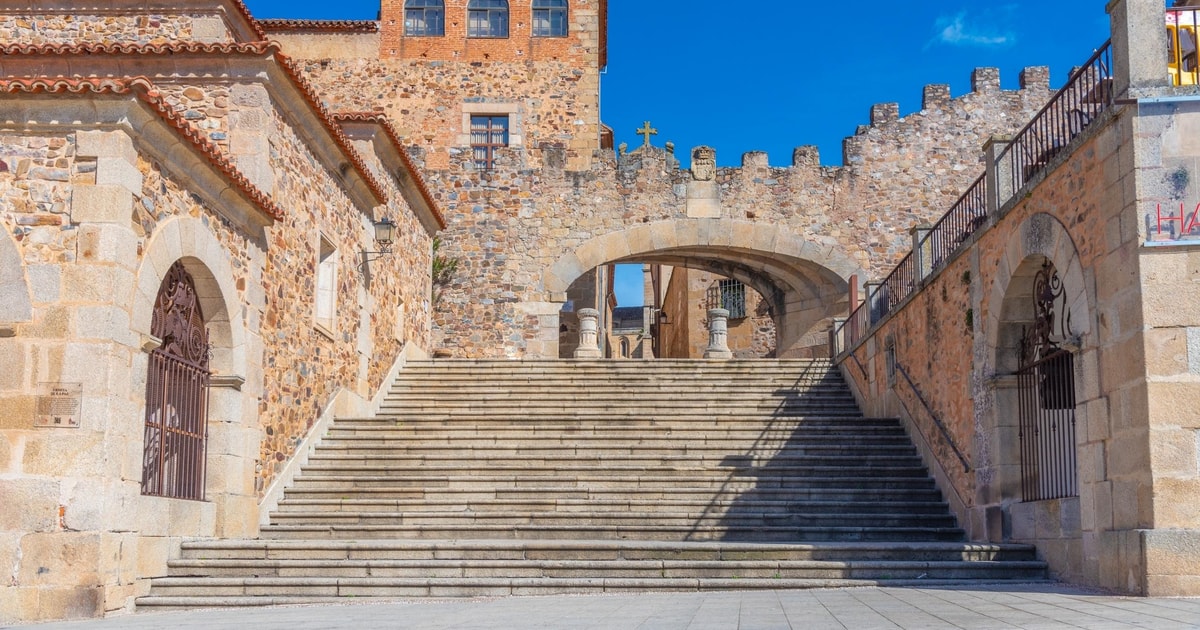 Cáceres: Guided Tour + Entrance to Monuments + Tasting | GetYourGuide