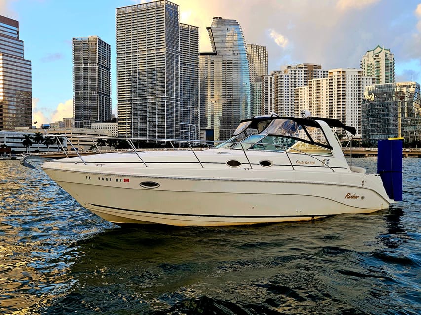 Tour en barco privado en la hermosa bahía de Miami 37 'Rinker ...