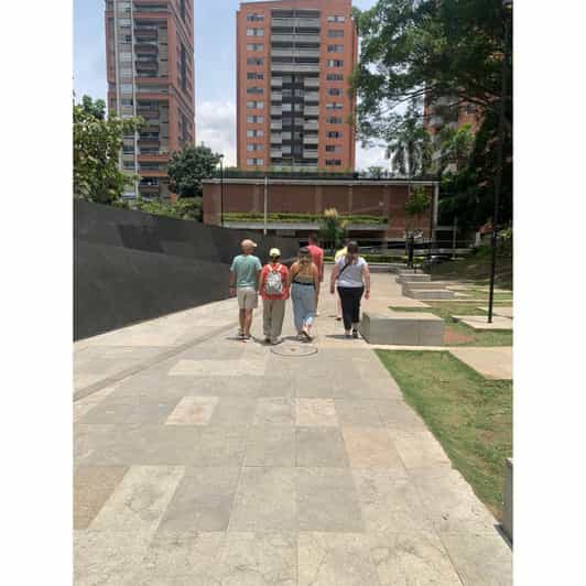 Pablo Escobar e Comuna 13: uma história de contrastes | GetYourGuide