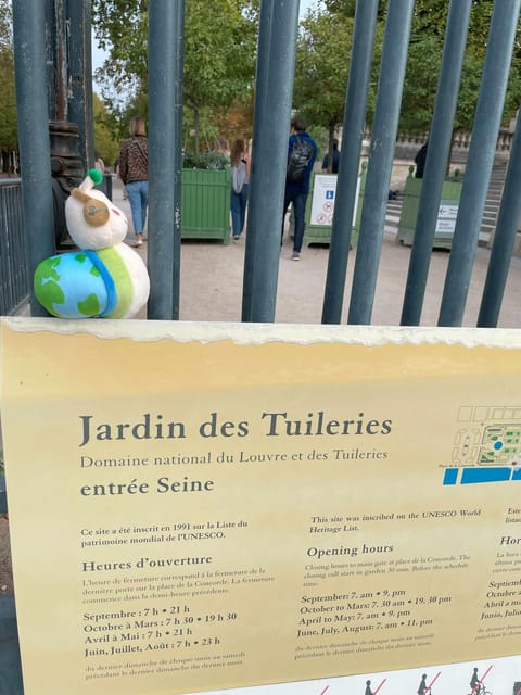 Self-guided tour in "Axe Historique" of Paris | GetYourGuide