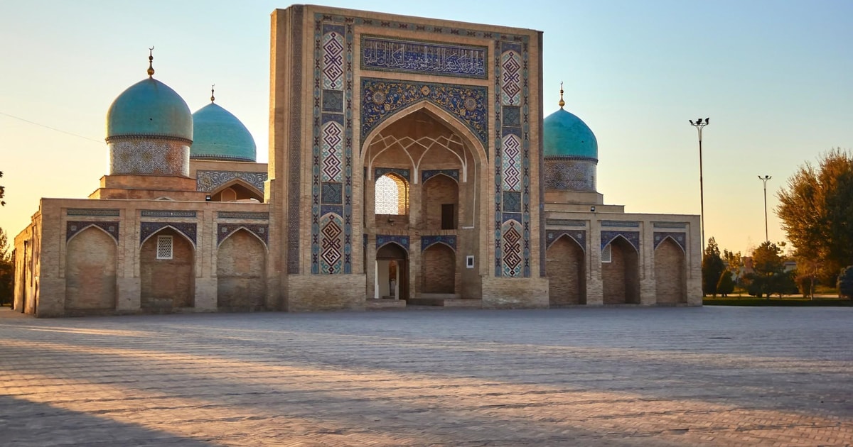 Tashkent: Tour guiado por la ciudad de un día con guía profesional ...
