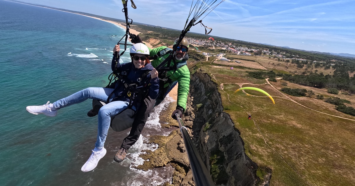 Lisboa: Paragliding Flight - Praia das Bicas | GetYourGuide