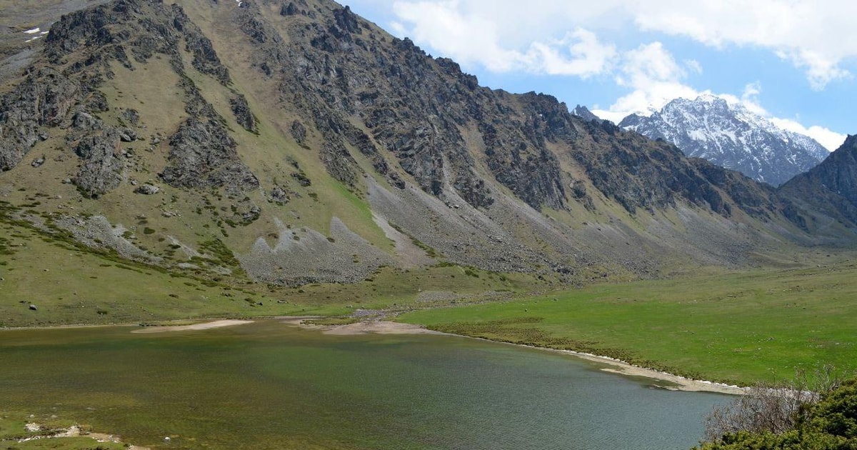 Trekking zum Kok-Moinok-See in der Tuyuk-Schlucht | GetYourGuide