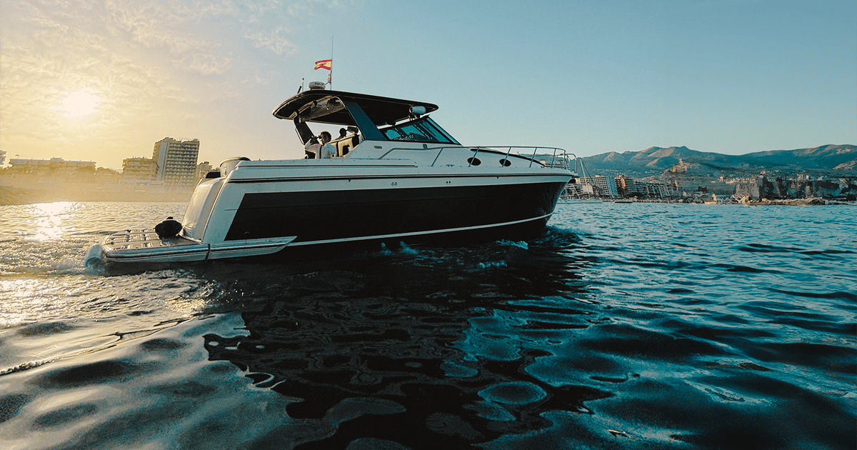 Fuengirola : Crociera di lusso con yacht privato VIP al tramonto ...