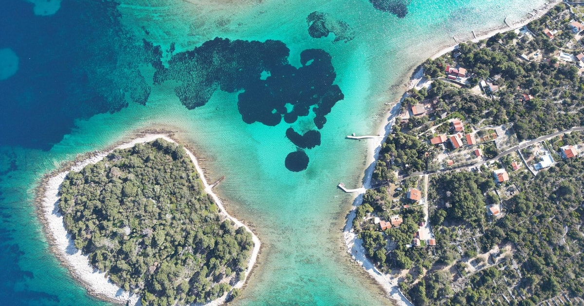 Desde Split: Trogir y tour en barco por la Laguna Azul con snorkel ...