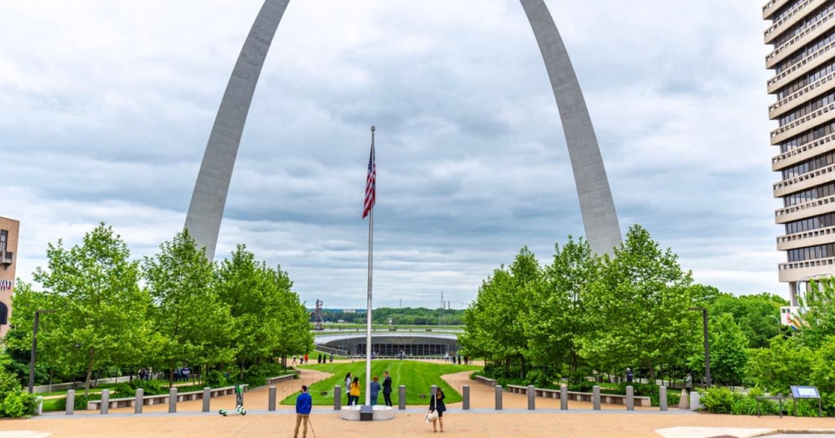 St. Louis Walking Tour with St Louis Arch Ticket | GetYourGuide