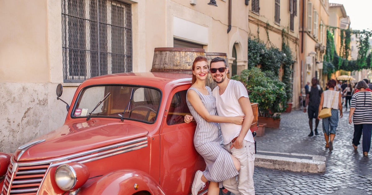 Rome: Romantic photoshoot in charming Trastevere | GetYourGuide