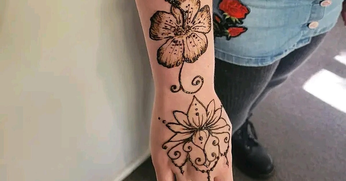 Mombasa:Get A Fascinating Pico And Henna Body Art Design | GetYourGuide