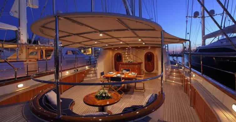 Dining Boat in Negombo | GetYourGuide