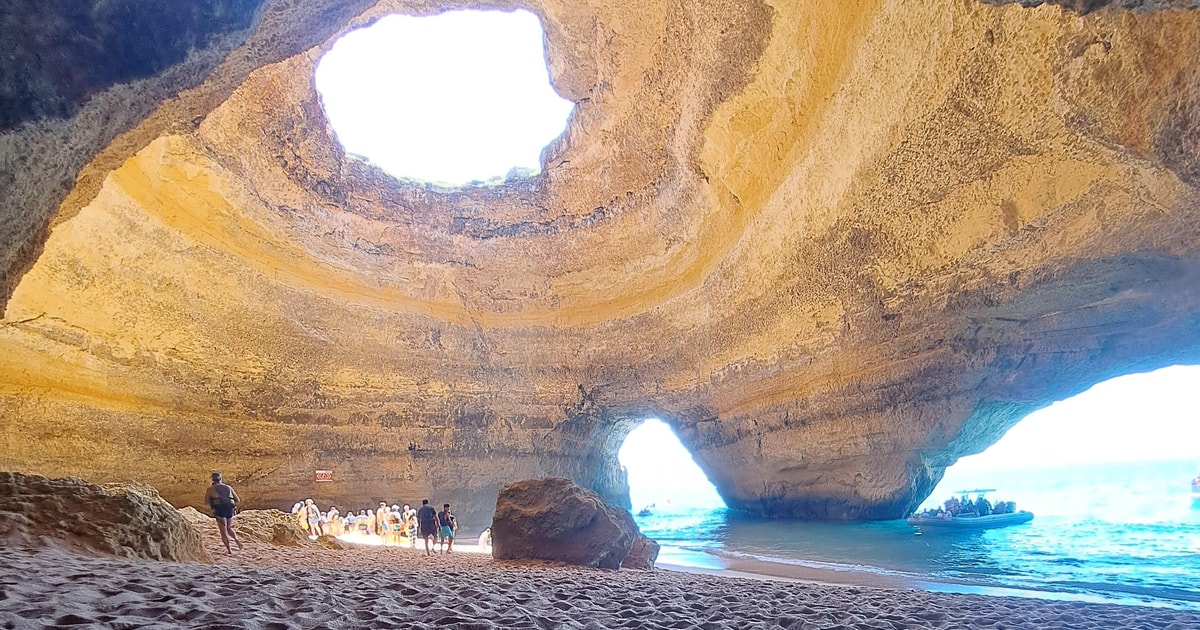 Tour in kayak Grotte inesplorate + Grotta di Benagil | GetYourGuide