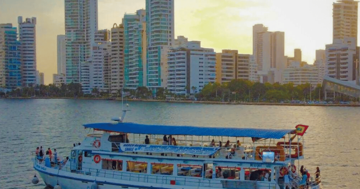 Cartagena de Indias: Sunset Cruise Open Bar mit Tanzshow | GetYourGuide