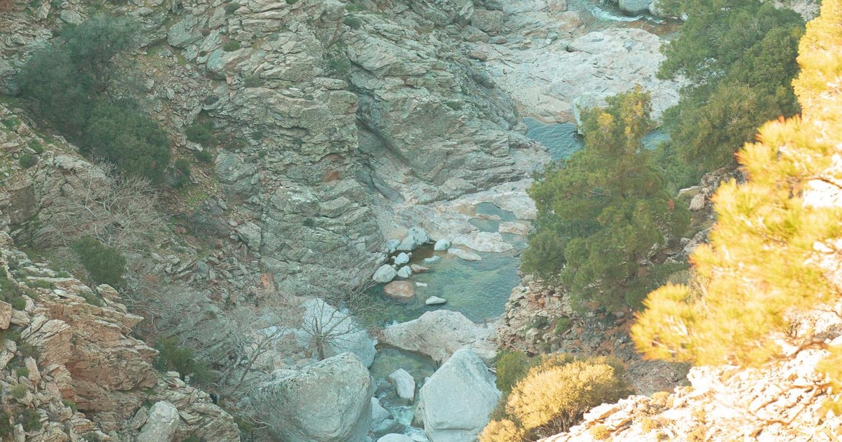 Ίκαρια, μονοπάτι πεζοπορίας Αλάμα, μάθημα σέρφινγκ και γεύμα με ...