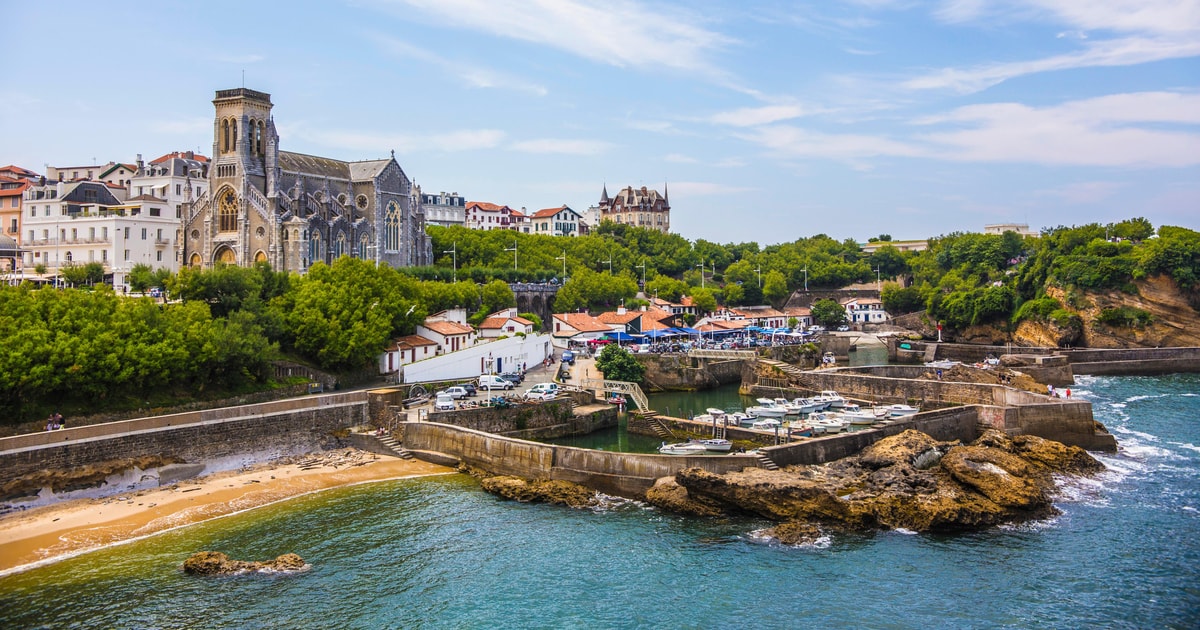 Biarritz: Express Walk with a Local in 60 minutes | GetYourGuide