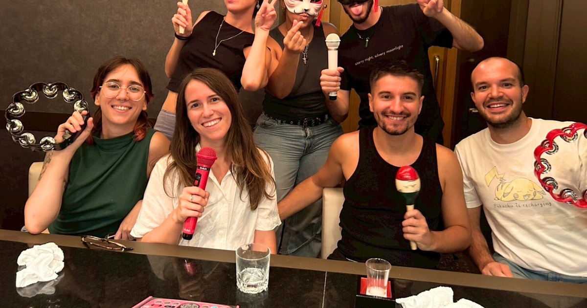 Tokyo: Shinjuku Karaoke Bar Experience with a Local Guide | GetYourGuide