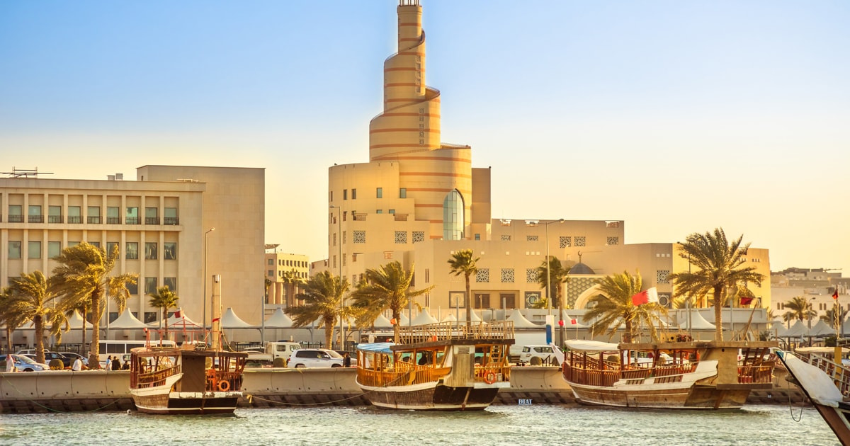 Doha: Visita guiada privada à cidade e cruzeiro em Dhow | GetYourGuide