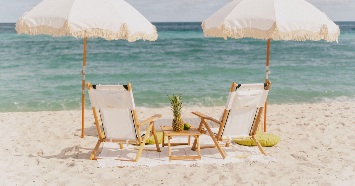 Miami: Petite Romance Private Beach Lounge og Picnic Set Up | GetYourGuide