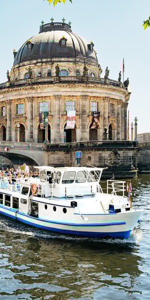 Berlin: 1-Hour City Tour by Boat with Guaranteed Seating | GetYourGuide