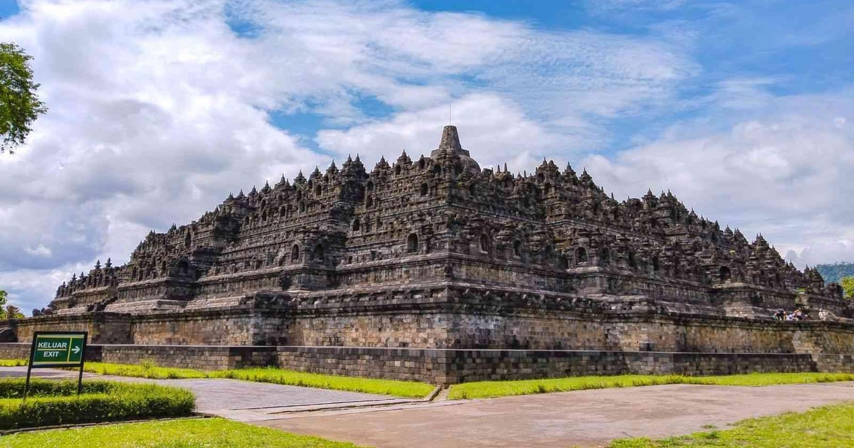 Yogyakarta: Borobudur Climb up From VIP Gate & Prambanan | GetYourGuide