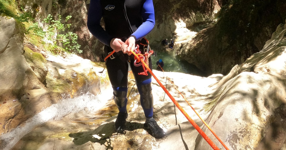 Annecy: Barranquismo en la cascada de Angon | GetYourGuide