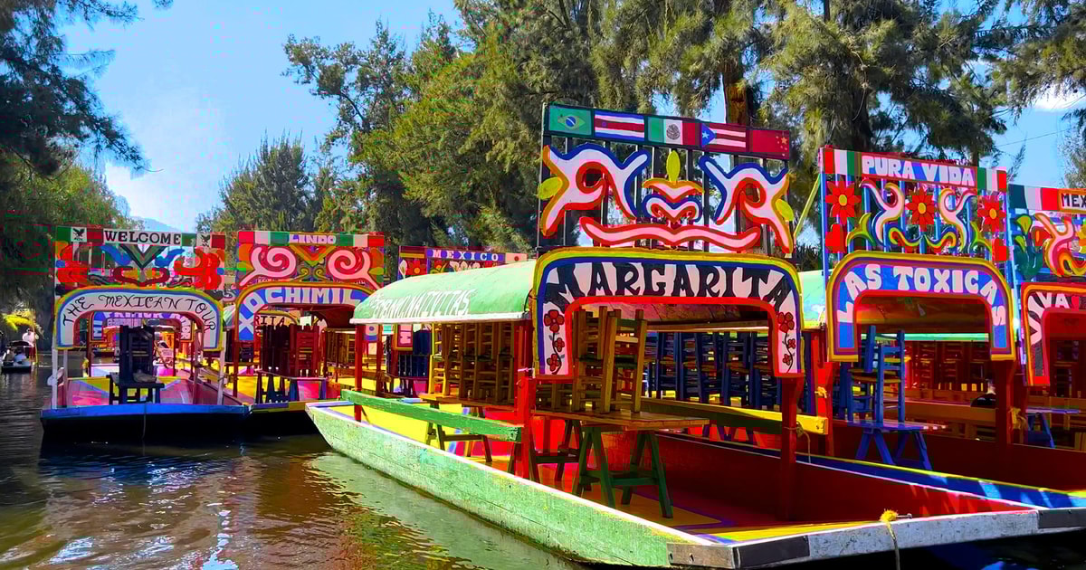 CDMX: Trajinera ride in Xochimilco with tacos, music and drinks ...