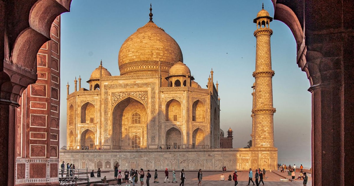 Desde Delhi: Visita guiada nocturna a la ciudad de Agra | GetYourGuide