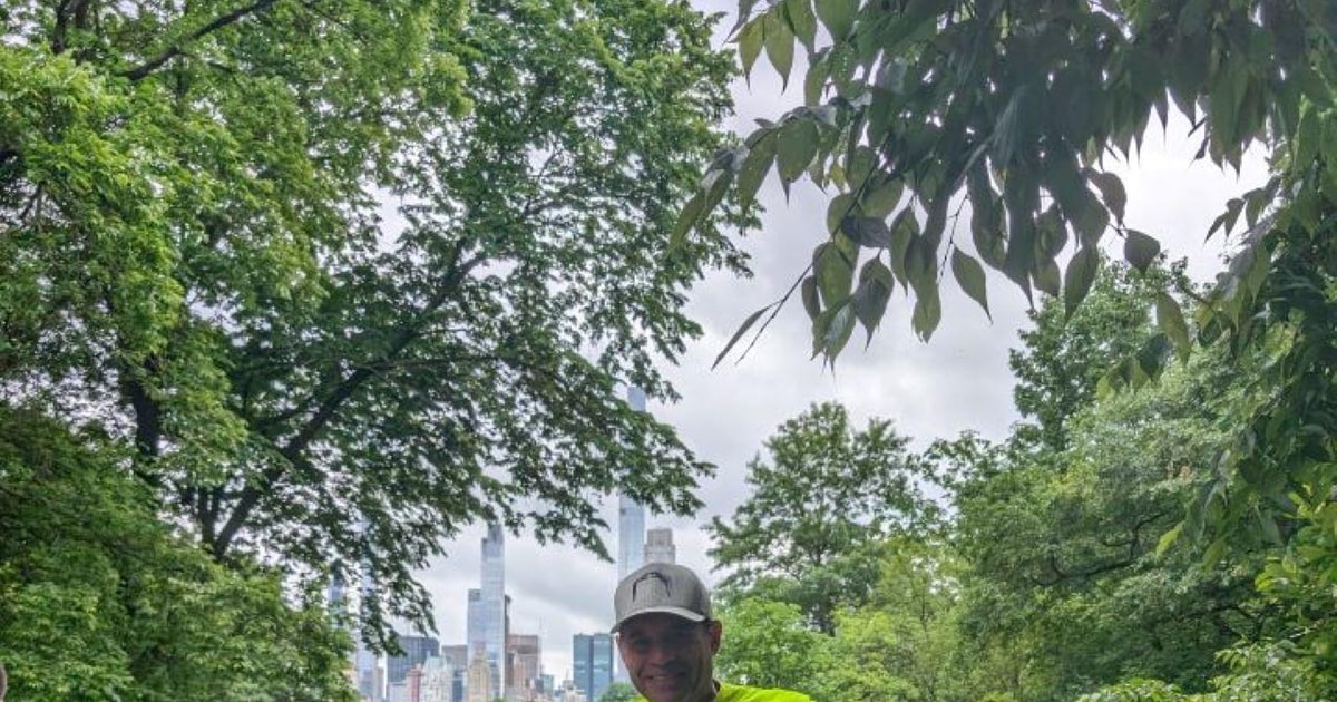 Central Park 2hr Walking Tour led by Manhattan residents ! | GetYourGuide