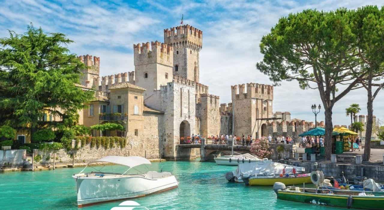 Von Mailand: Verona, Sirmione und Gardasee mit Bootsfahrt