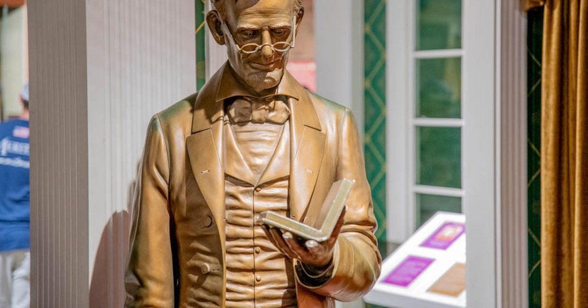 DC: Lincoln Assassination Walking Tour with Ford's Theatre | GetYourGuide