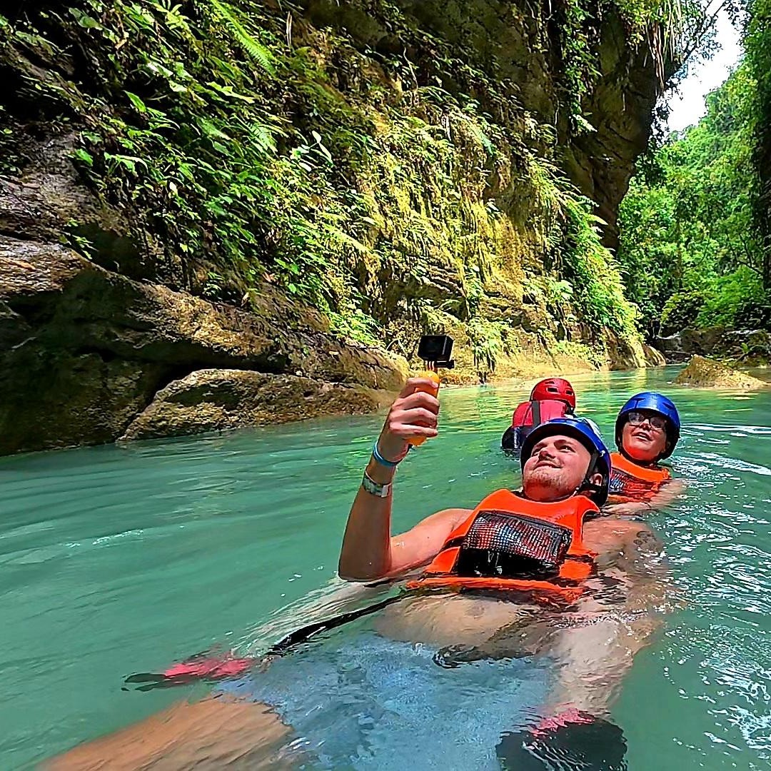 Moalboal: snorkeling con le sardine e canyoning a Kawasan | GetYourGuide