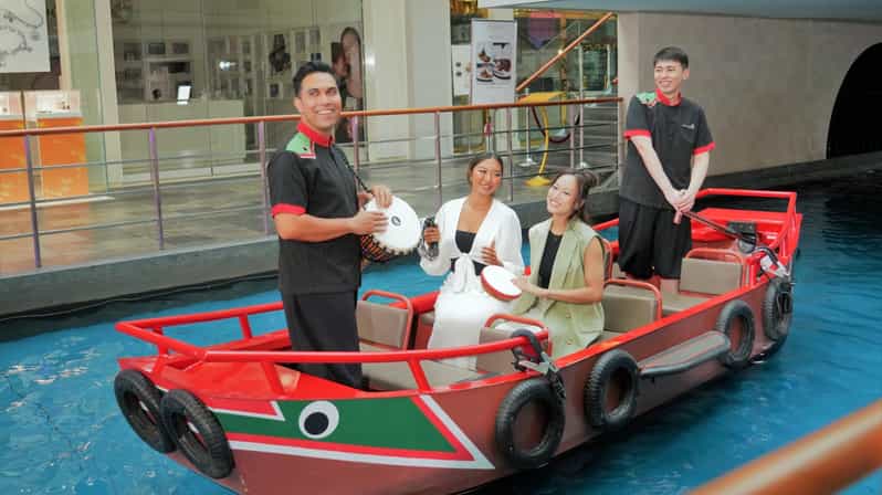 Singapore: Sampan Boat Ride Ticket at the Marina Bay Sands | GetYourGuide