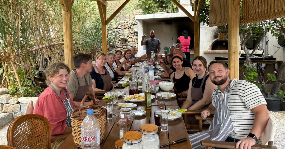 Melanes: Naxos Perivoli boerderij & kookles met houtvuur | GetYourGuide