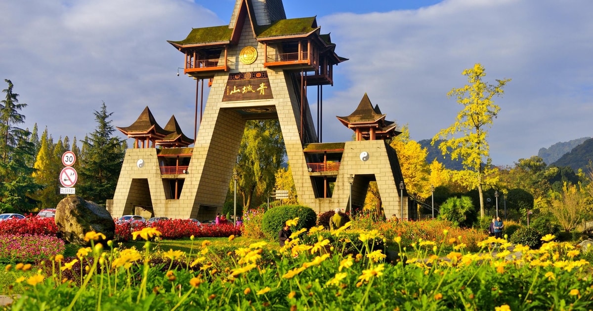 MountQingcheng & Dujiangyan Tour：AncientWeir, TaoistCulture | GetYourGuide