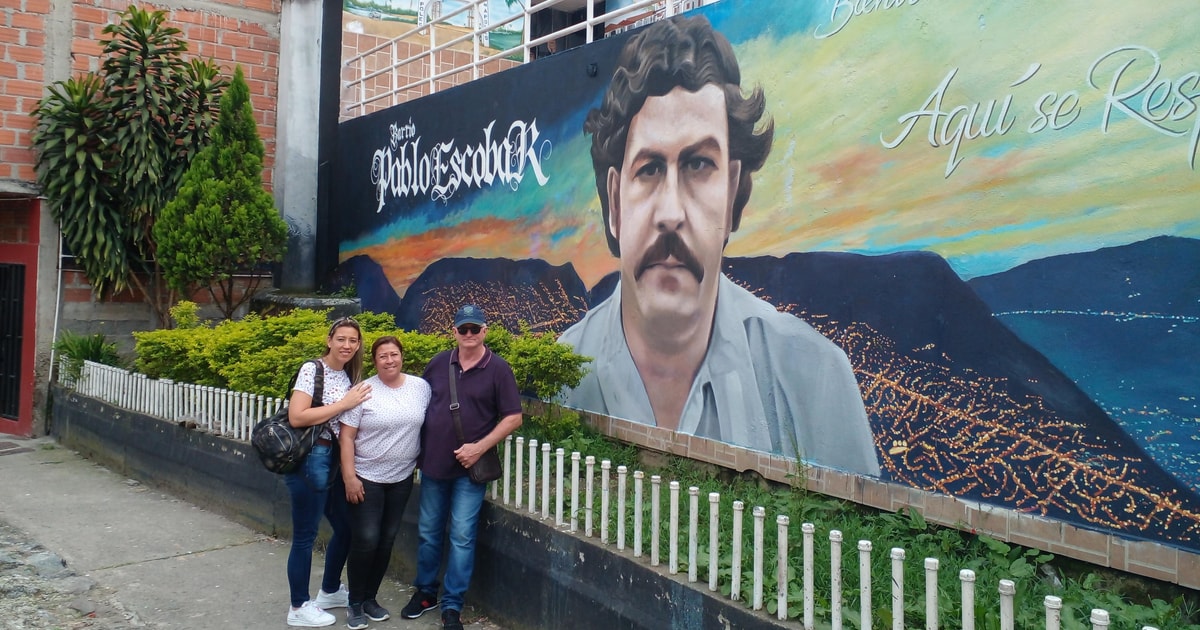 Medellin: Tour Pablo Escobar y Comuna 13 Privado | GetYourGuide