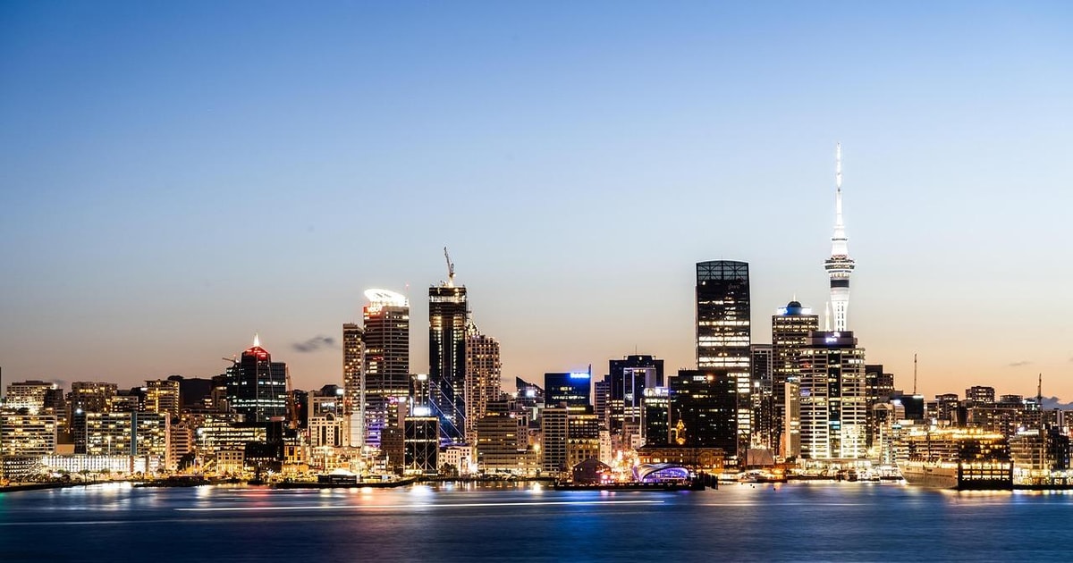 Auckland: Hafenrundfahrt bei Nacht mit Canapés und Getränk | GetYourGuide