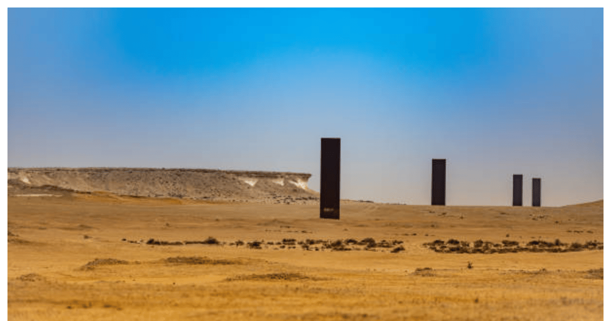 Doha:West tour to Richard Sierra sculpture, Umbrella Rock | GetYourGuide